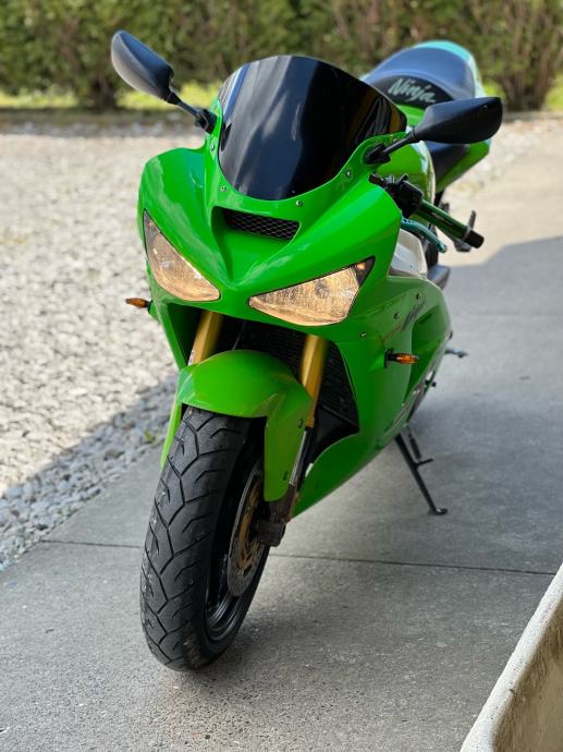 Kawasaki Zx6r 636 cm3 • REG 4mj 23g, 2004 god.