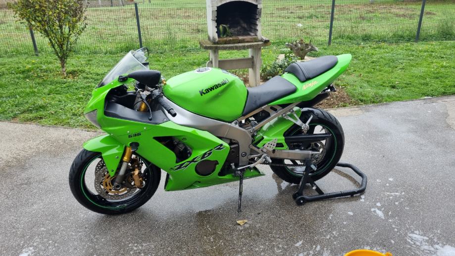 Kawasaki Zx6r 636 cm3, 2003 god.