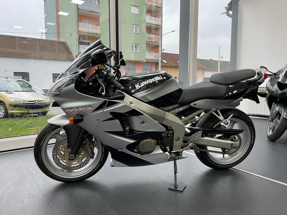 Kawasaki ZX6R REZERVIRANO 16.12, 2000 god.