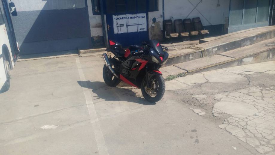 kawasaki zx6r, 1990 god.