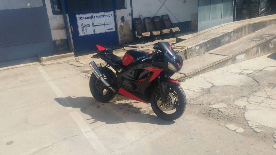 kawasaki zx6r, 1990 god.