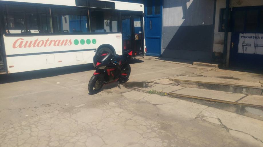 kawasaki zx6r, 1990 god.