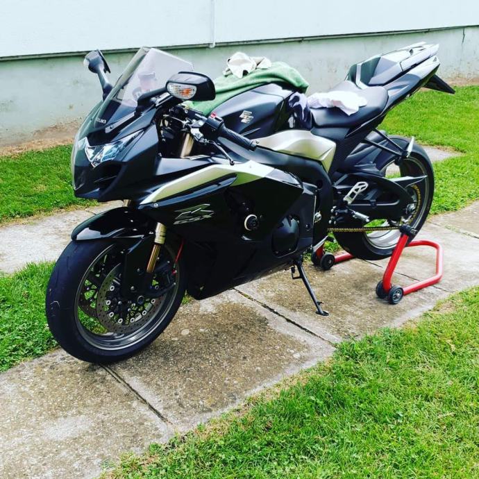Suzuki Gsx-r 1000 k9 1000 cm3 nikad padano full yoshimura, 2009 god.