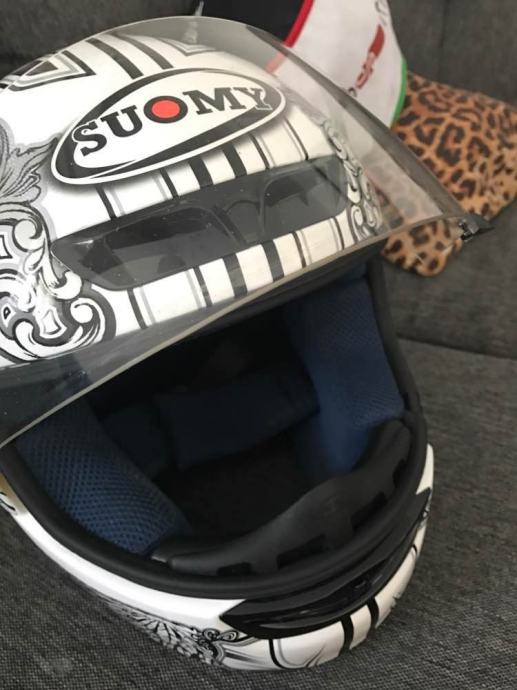 Suomy kaciga ko nova par put koristena bez ogrebotine, 2016 god.