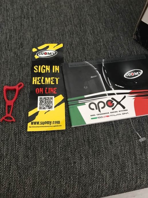 Suomy kaciga ko nova par put koristena bez ogrebotine, 2016 god.