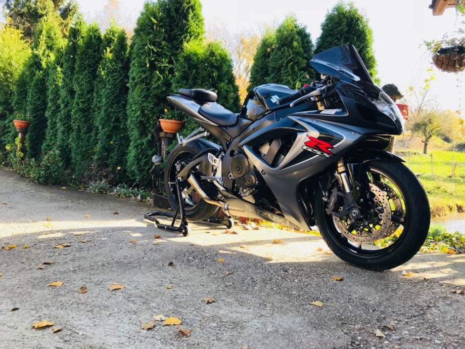 Suzuki Gsxr 600rr reg:30/4/18 #Aniversery #Black #Edition 4300eura fix ...