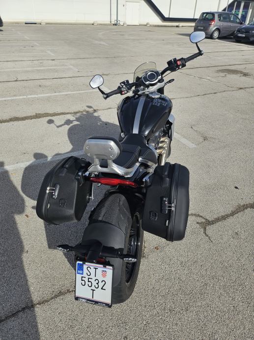 Triumph Rocket III R 2458 cm3, 2020 god.