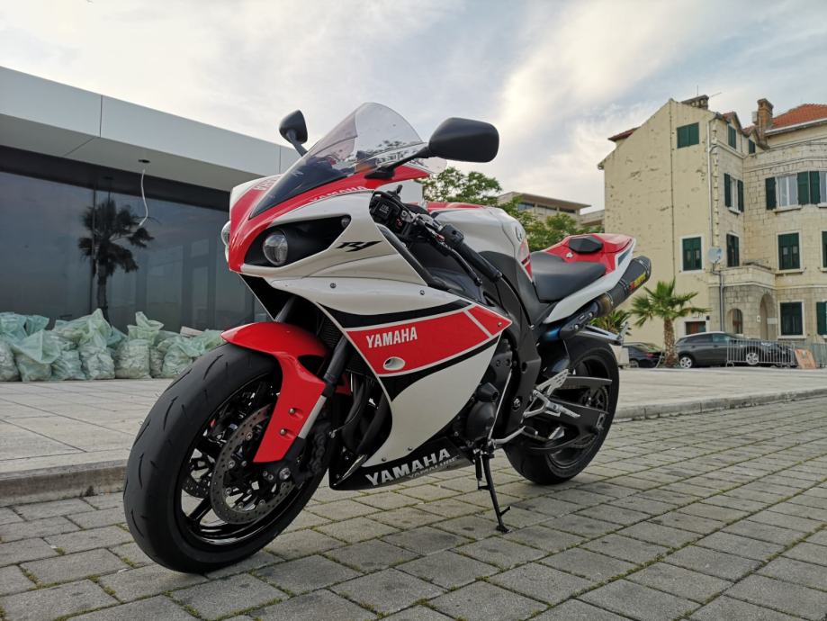 Yamaha R1 1000 cm3, 2012 god.