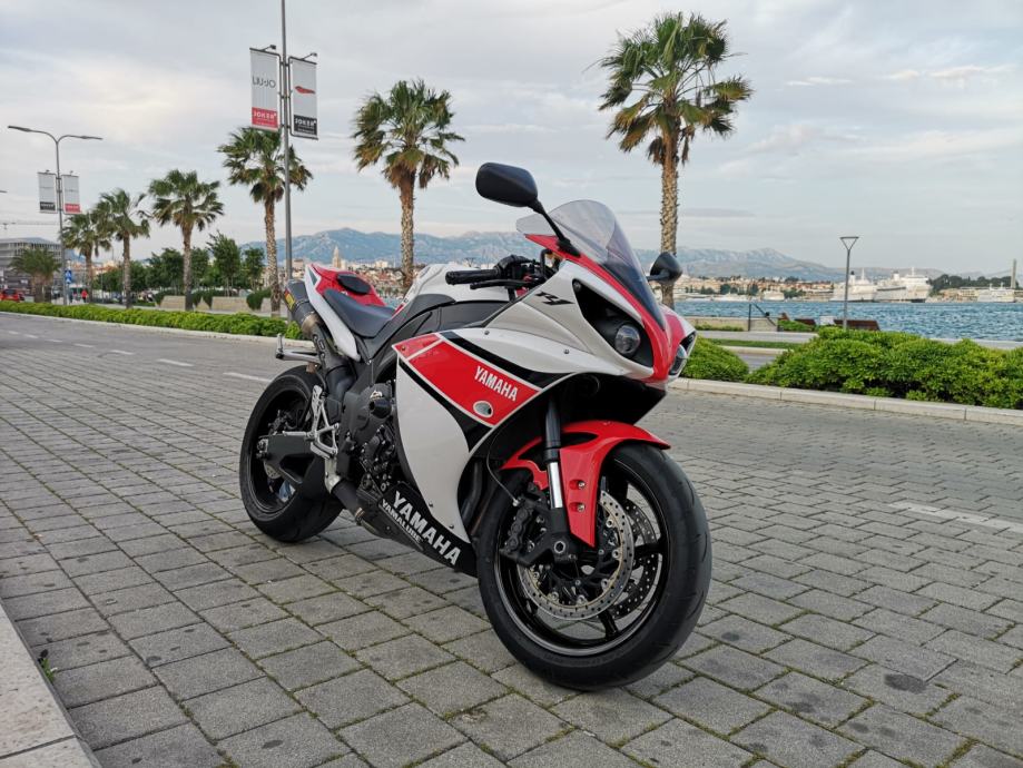 Yamaha R1 1000 cm3, 2012 god.