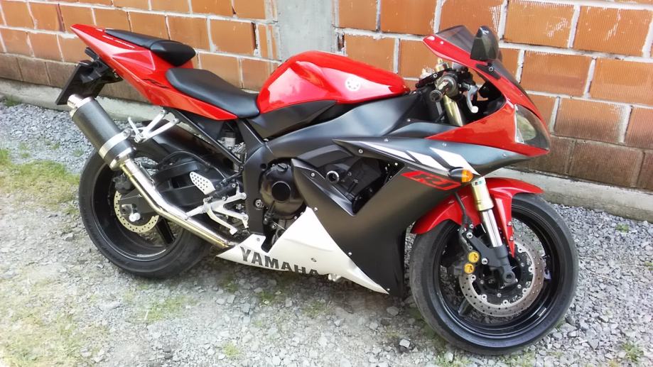 Yamaha R1 1000 cm3, 2002 god.