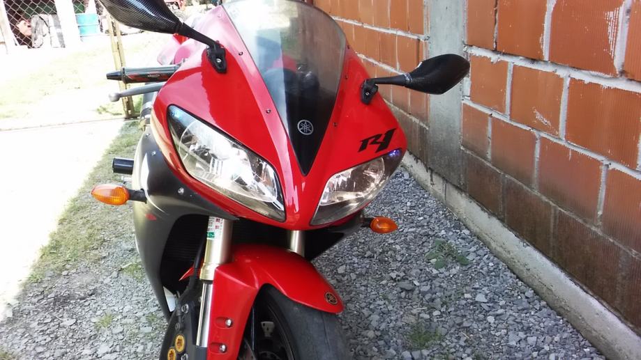 Yamaha R1 1000 cm3, 2002 god.