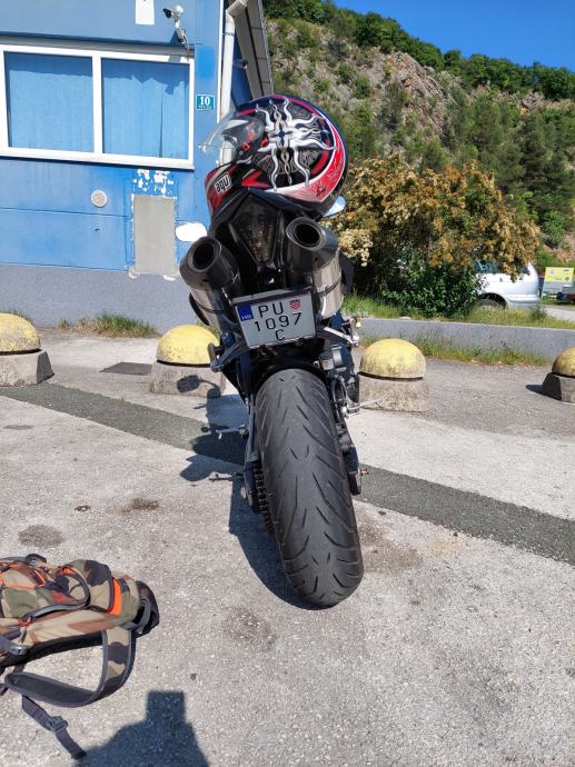 Yamaha R1 RN19 Očuvan ,veliki servis sve novo, 2007 god.