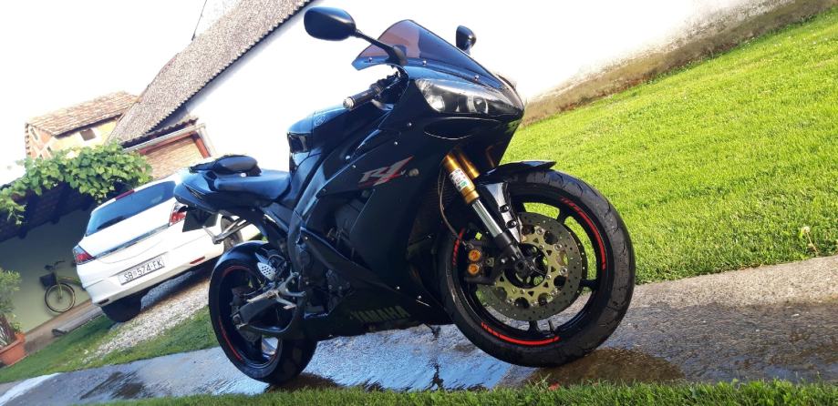 Yamaha R1 999 cm3, 2006 god.