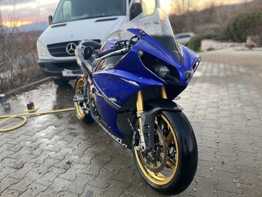 Yamaha R1 999 cm3, 2013 god.