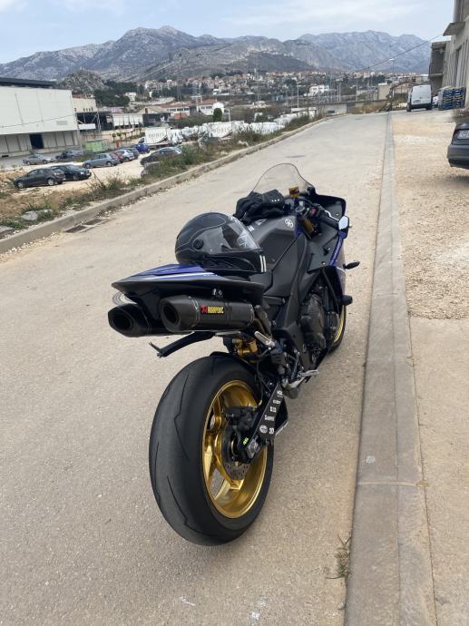 Yamaha R1 999 cm3, 2013 god.