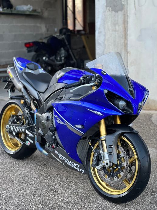Yamaha R1 999 cm3, 2013 god.
