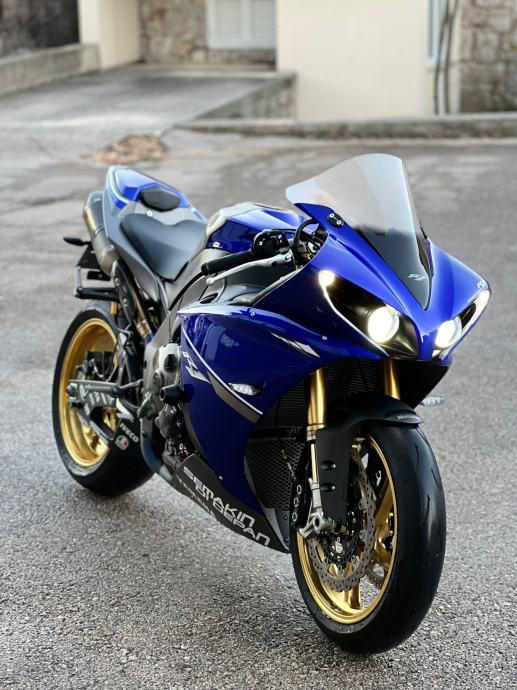 Yamaha R1 999 cm3, 2013 god.