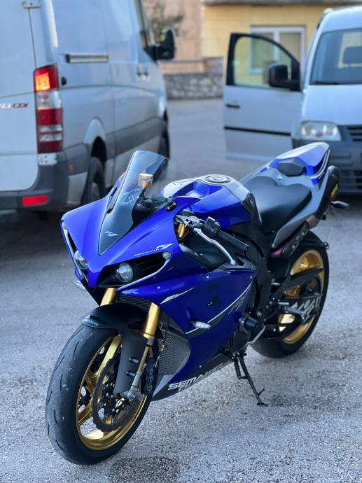 Yamaha R1 999 cm3, 2013 god.
