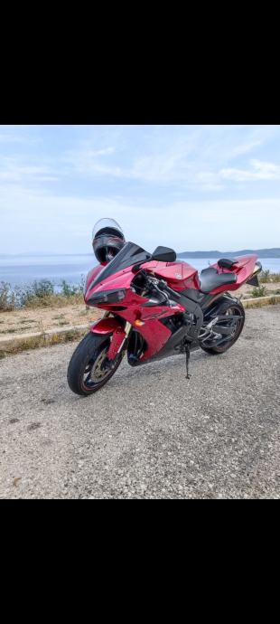 Yamaha R1 999 cm3, 2004 god.