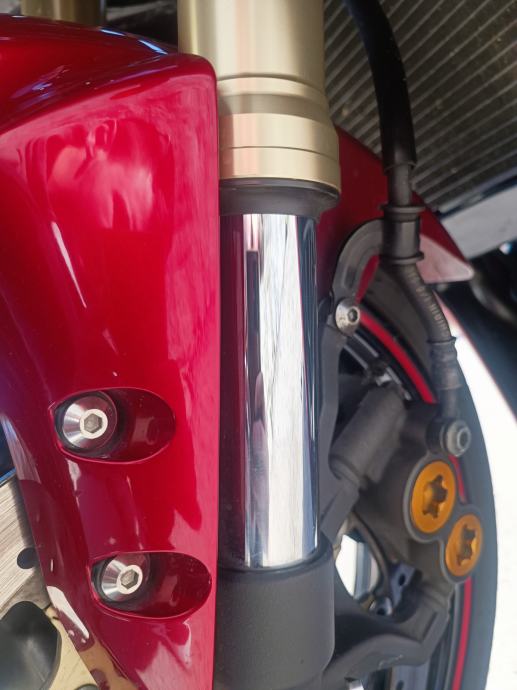 Yamaha R1 999 cm3, 2004 god.