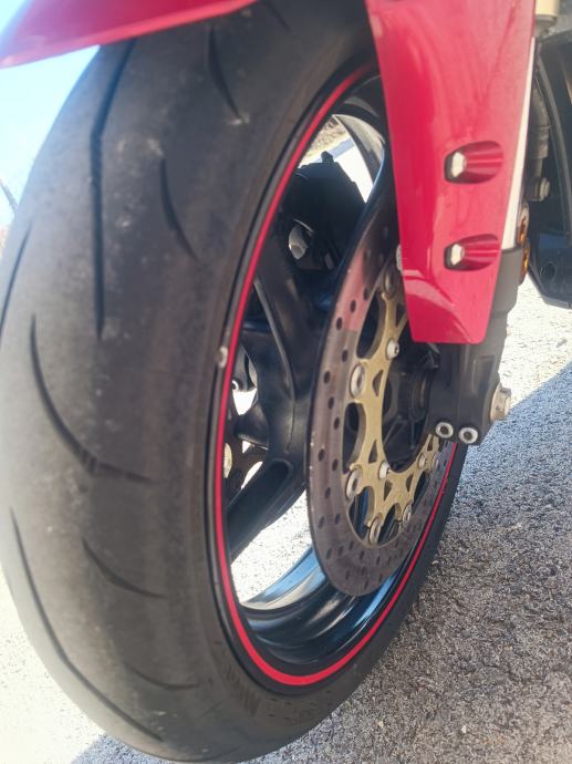 Yamaha R1 999 cm3, 2004 god.