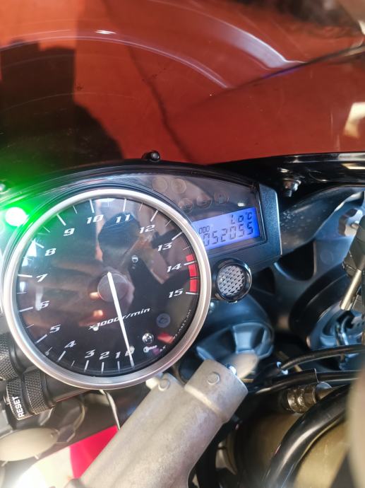 Yamaha R1 999 cm3, 2004 god.