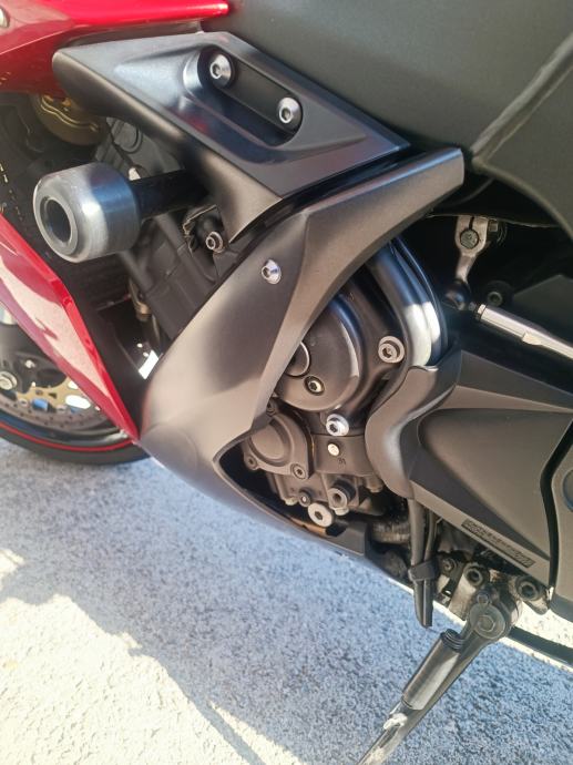 Yamaha R1 999 cm3, 2004 god.