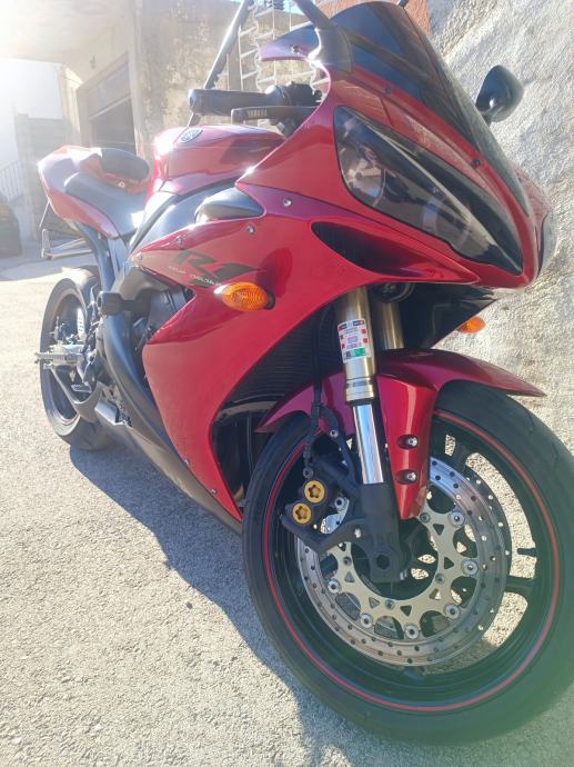 Yamaha R1 999 cm3, 2004 god.