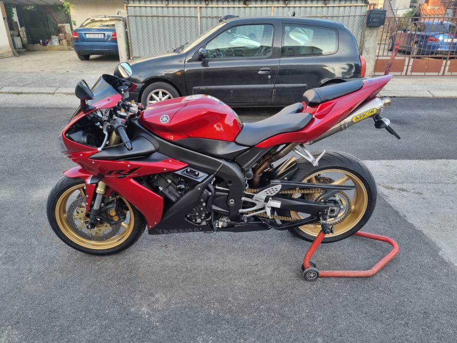 Yamaha R1, 2004 god.
