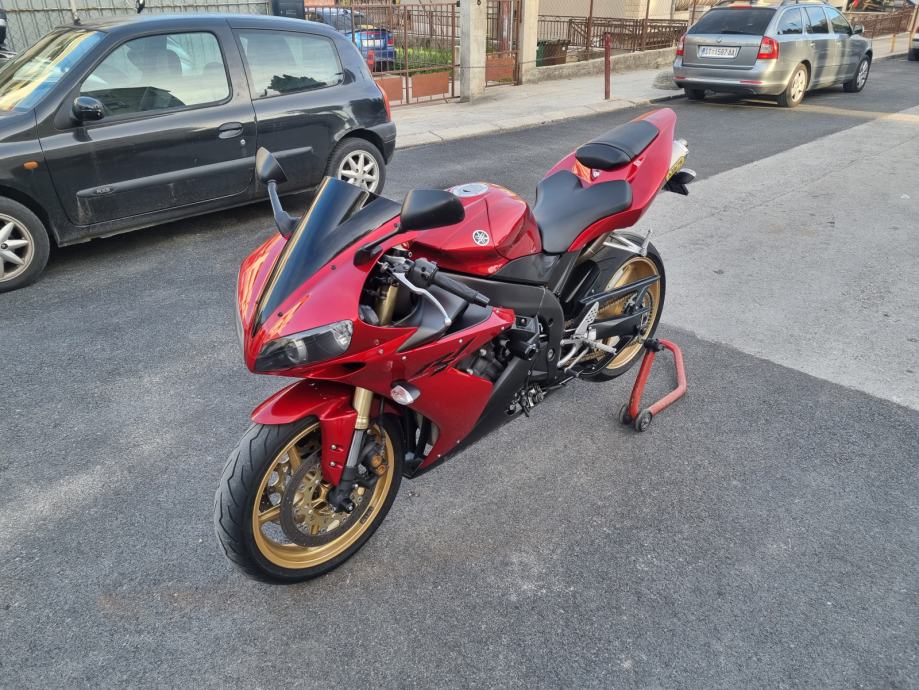 Yamaha R1, 2004 god.