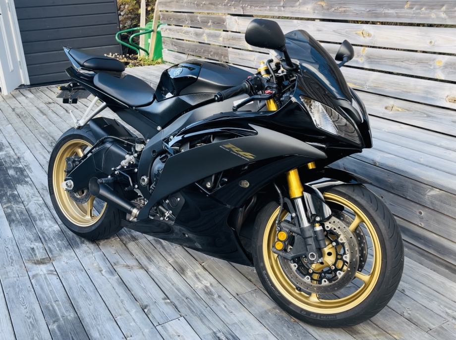 Yamaha R6 599 cm3, 2010 god.