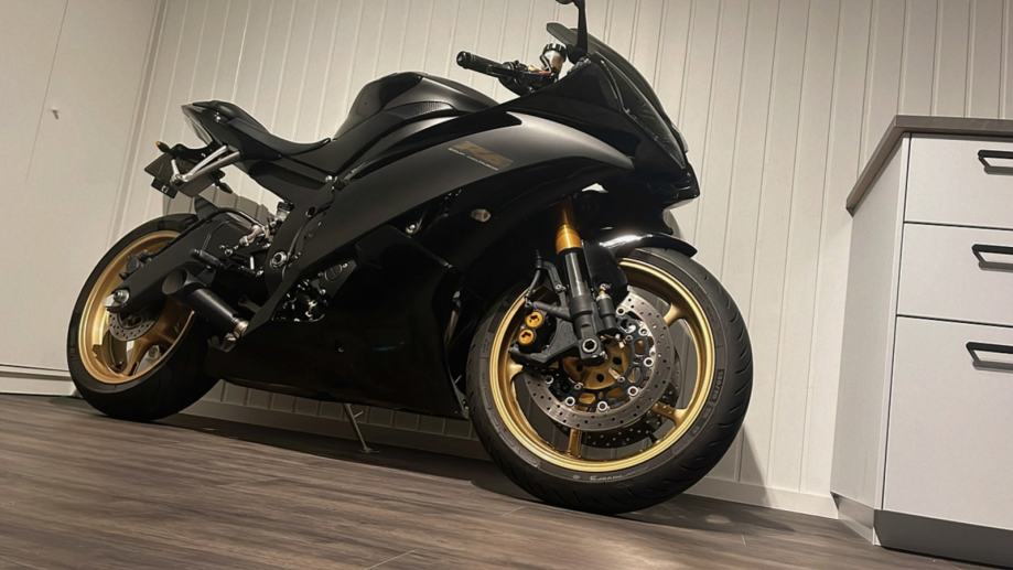 Yamaha R6 599 cm3, 2010 god.