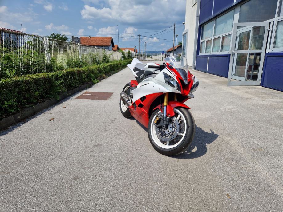 Yamaha YZF- R6 599 cm3, 2006 god.