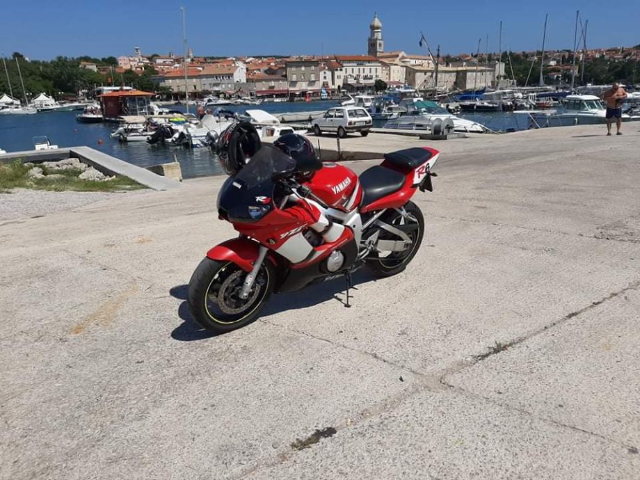 Yamaha R6 600 cm3, 2002 god.