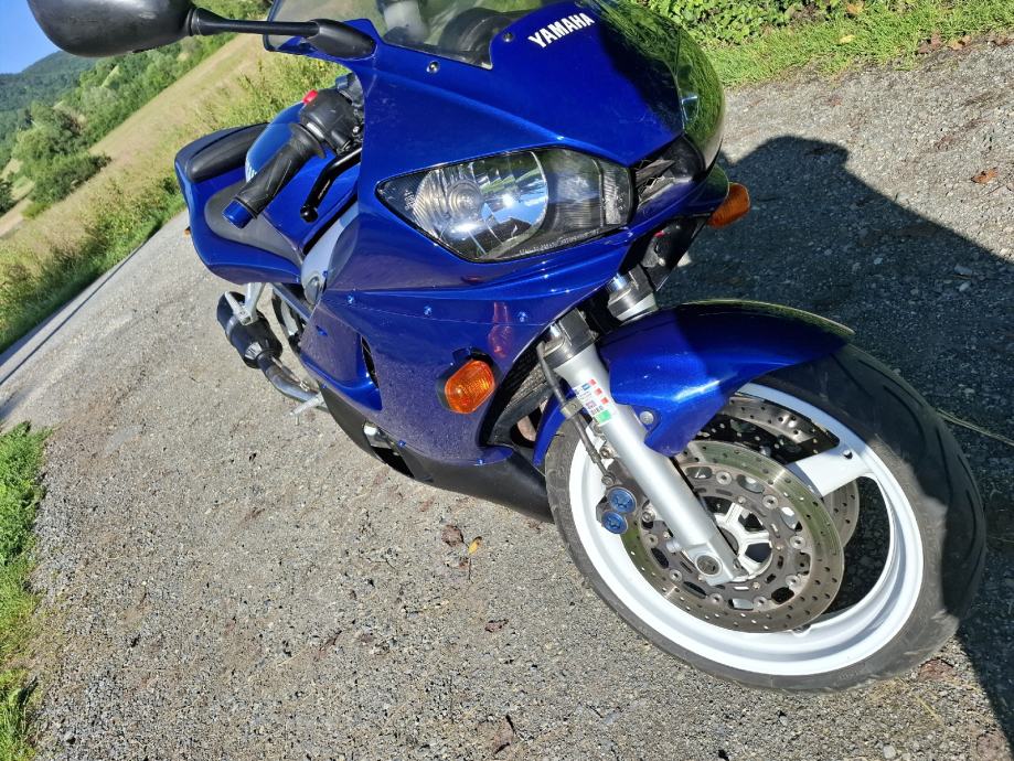 Yamaha R6 600 cm3, 2002 god.