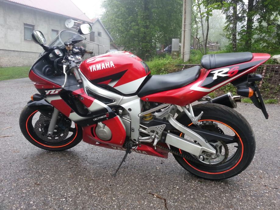 Yamaha r6, 2000 god.