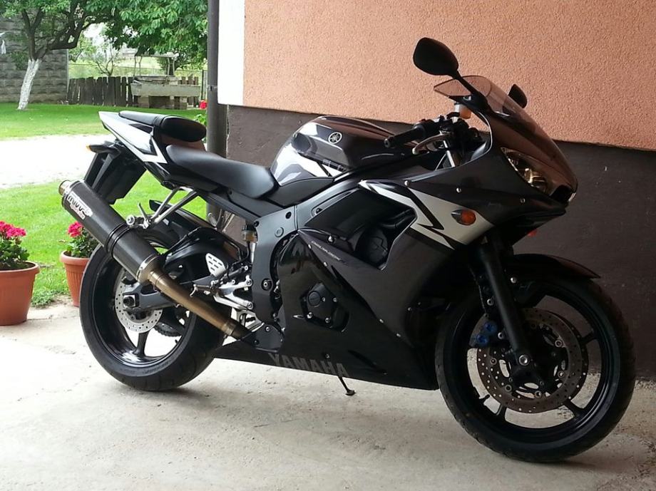 Yamaha r6, 2004 god.