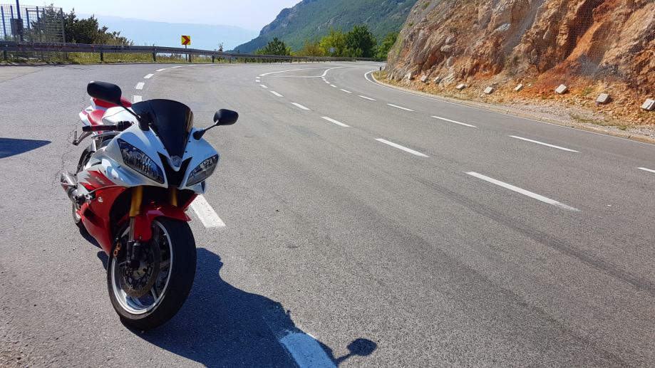 Yamaha YZF 600 R6 599 cm3, 2006 god.