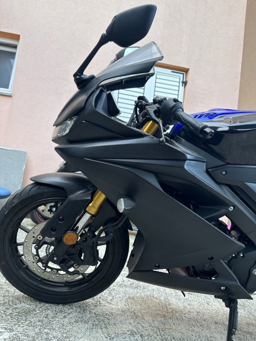 Yamaha YZF-R125 monster akrapovic prvi vlasnik, 2019 god.