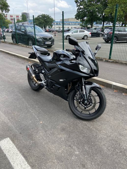 Yamaha YZF-R3 321 cm3, 2022 god.