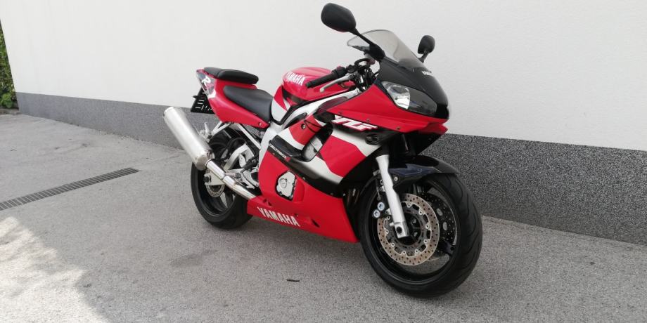 Yamaha YZF R6 599 cm3, 2001 god.