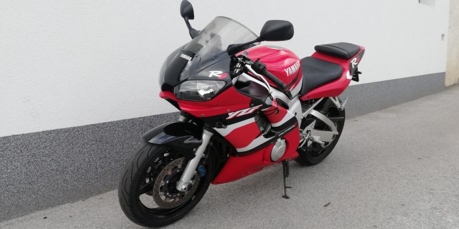 Yamaha YZF R6 599 cm3, 2001 god.