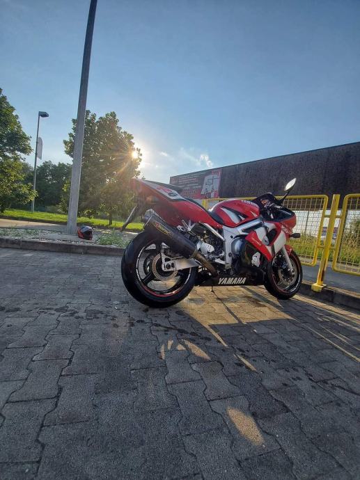 Yamaha YZF-R6 600 cm3, 2002 god.