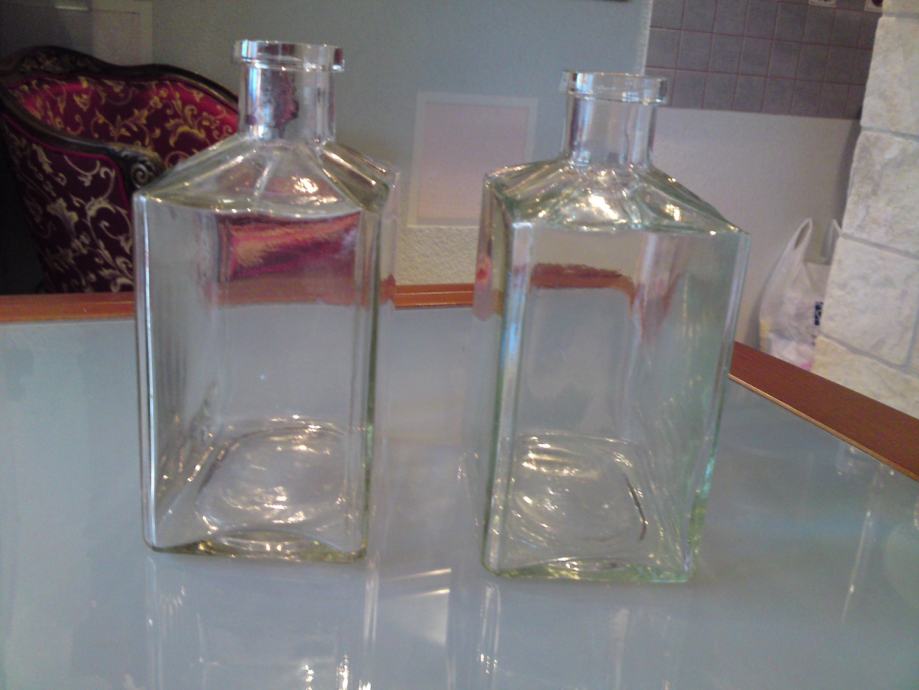 2 STARE STAKLENE BOCE ZA PARFEM - VISINA: 18,0 CM