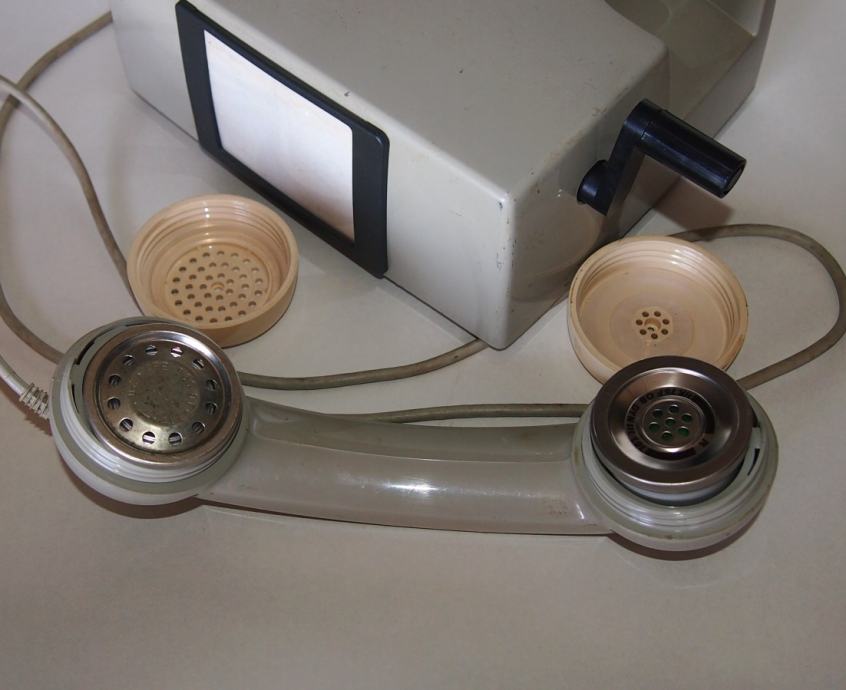 Dojavni telefon na kurblu OB-Fernsprecher 70 - KRONE