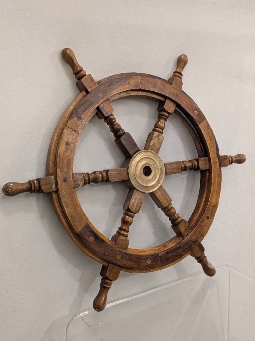 Drveno Brodsko Kormilo, Veće