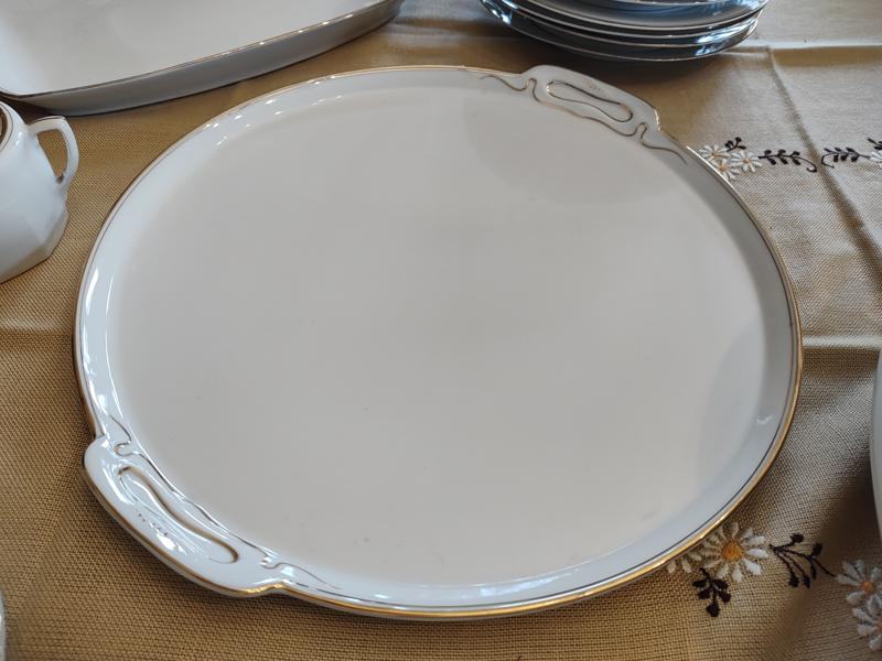 Elegantan, klasičan, vintage SERVIS ZA JELO naših baka Elegantan, klasičan, vintage SERVIS ZA JELO naših baka