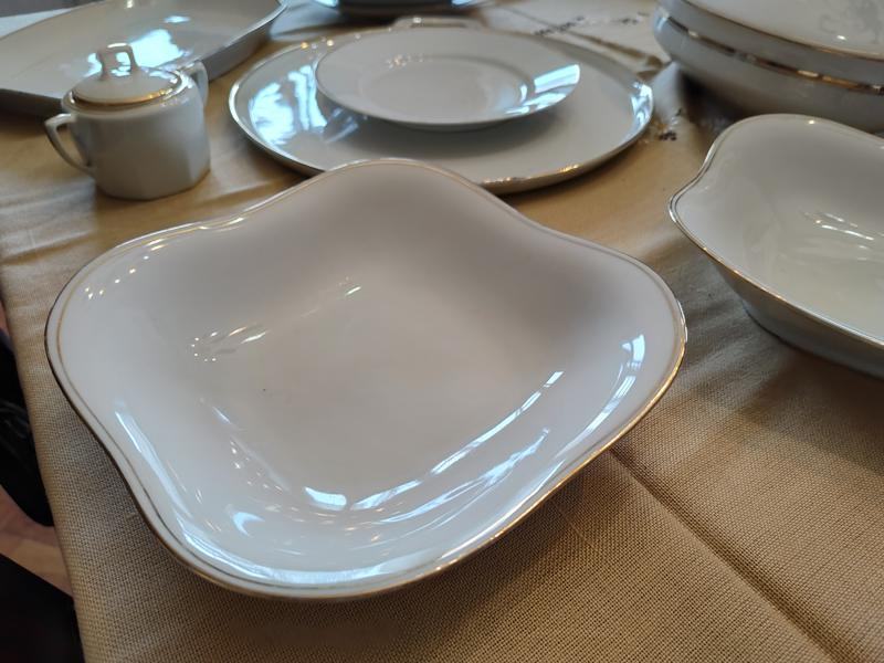 Elegantan, klasičan, vintage SERVIS ZA JELO naših baka Elegantan, klasičan, vintage SERVIS ZA JELO naših baka