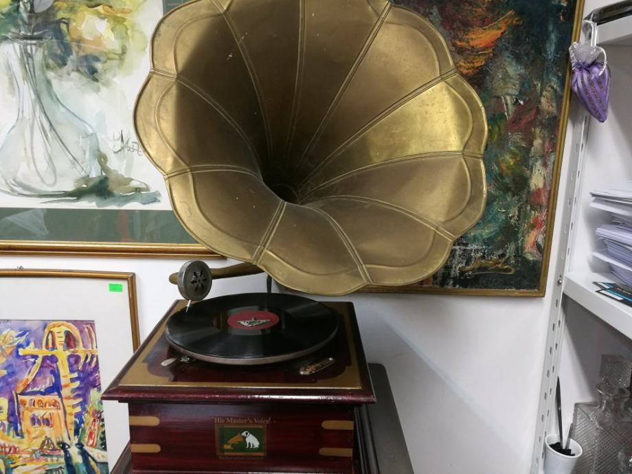 His Masters Voice stari gramofon
