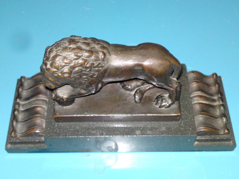 LAV- STARI POTISKIVAČ ZA STOL - ZA DOKUMENTE - BRONCA-VISINA: 10,0 cm